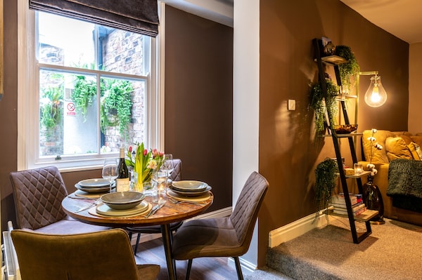 Luxurious Town-centre Entire Apartment - Shrewsbury