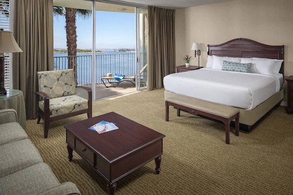 Perfect Spot For Unwinding! Partial Bay View, Outdoor Pool, Free Parking - San Diego, CA