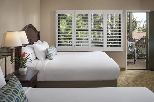 Savor An Exhilarating Experience! Garden View, Pool, Easy Access To The Beach! - San Diego, CA