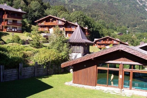 Etage -1, Blick Berg, Schwimmbad, Balkon, Parkmöglichkeiten, Fernseher, Schließfach Für Die Skier - Les Houches