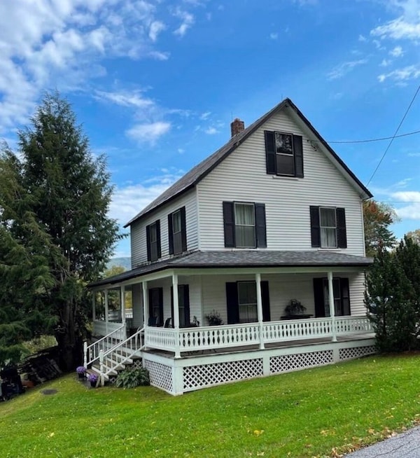 Stylish Farmhouse - Close To Ski, Golf + Hot Tub - Vermont