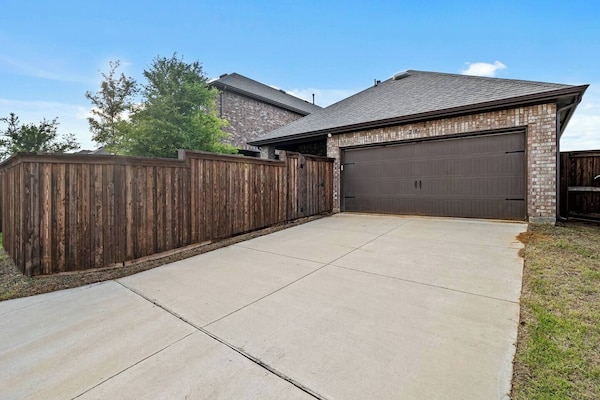 Homify360 - The Escape | One Level Home Long Stays - Little Elm, TX