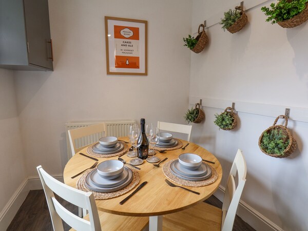 Book House, Character Holiday Cottage In Whitby - 桑森德