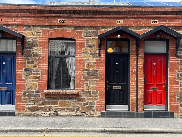 Cozy 2 Bed, Plus Sofa Bed, Chinatown Escape Adelaide, Cbd, Gouger, Free Parking - Walkerville