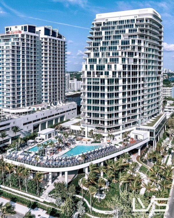 Four Seasons 2 Bedroom-2 Bathroom Luxury Apartment Overlooking The Ocean - Fort Lauderdale, FL