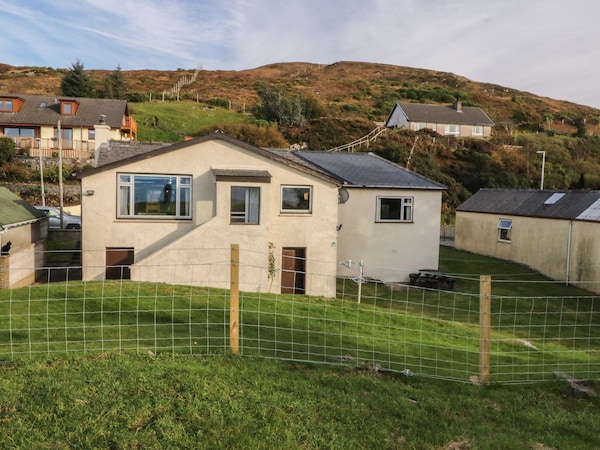 Dunira, Pet Friendly, Character Holiday Cottage In Mallaig - Mallaig