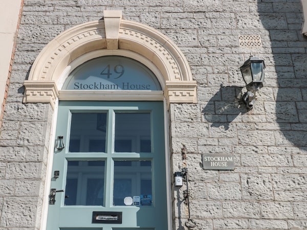 49 Esplanade, Pet Friendly, Country Holiday Cottage In Burnham-on-sea - Banwell Castle