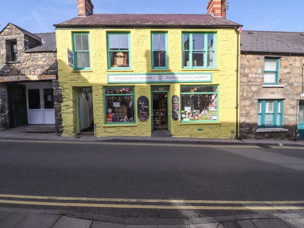 Yr Hen Bopty, Pet Friendly, With Open Fire In Newport, Pembrokeshire - Fishguard