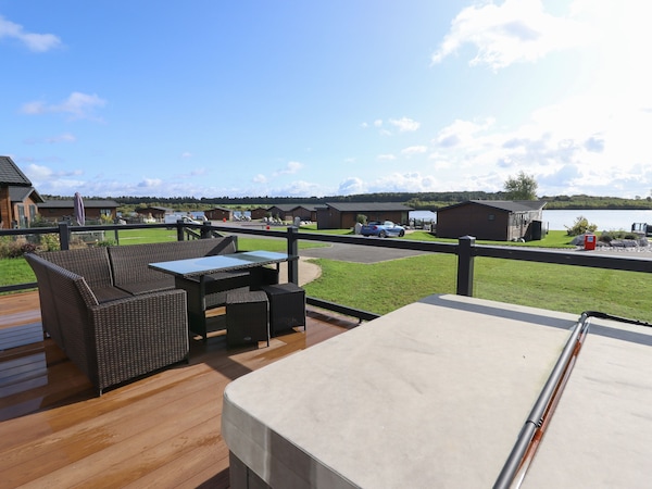 35 Delamere Point, Pet Friendly, With Hot Tub In Delamere - Northwich