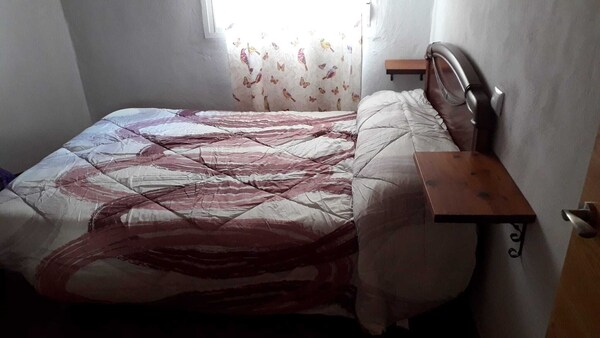 Casa Rural Idónea Para Desconectar, Dispone De Un Patio En El Que Recrearse. - Sonseca