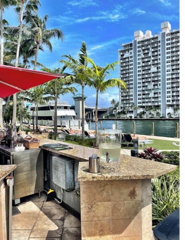 14th Floor Penthouse - Panoramic Ocean Views\n\n - Hugh Taylor Birch State Park, Fort Lauderdale