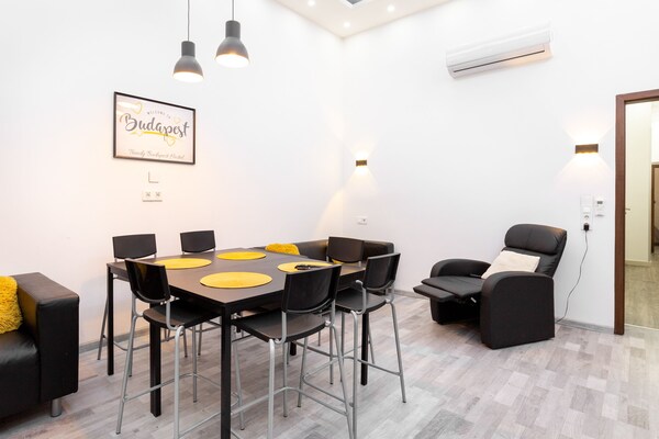 ⭐Modern Design Free-beer & Breakfast ️Airco - Budapest