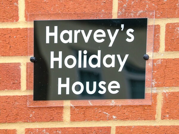 Harvey's Holiday House, Pet Friendly, With A Garden In Hunstanton - Hunstanton