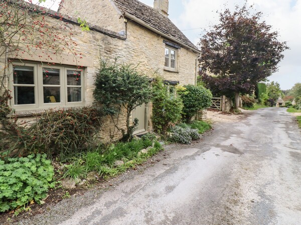 Cosy Cottage, Pet Friendly, Character Holiday Cottage In Burford - グロスターシャー