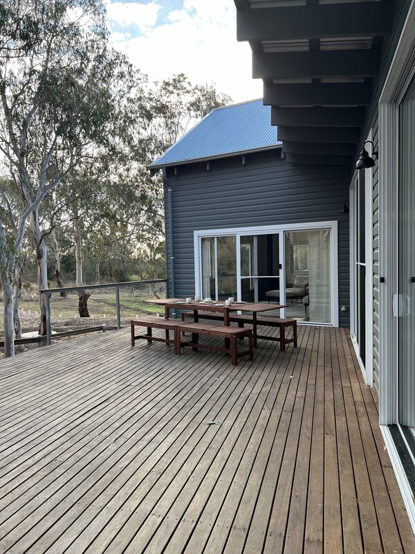 Beautiful Country Home. 5 Min To Armidale, 10 Min To University Of New England. - Armidale