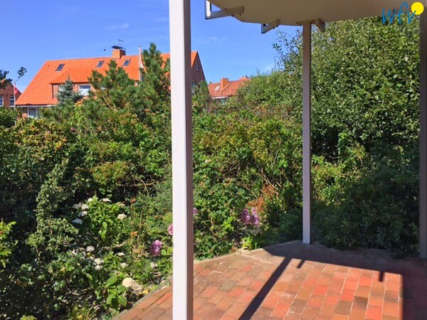 Strandnahe Ferienwohnung Mit Schöner Gartenterrasse! - Juist