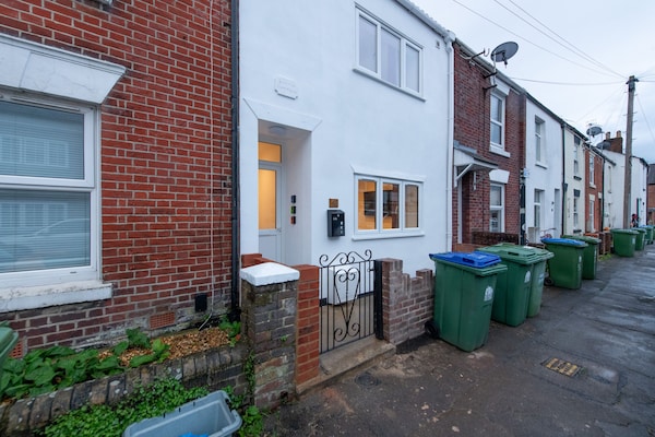 Sutton Cottage - 4 Bed House In Soton City Centre - Southampton, UK