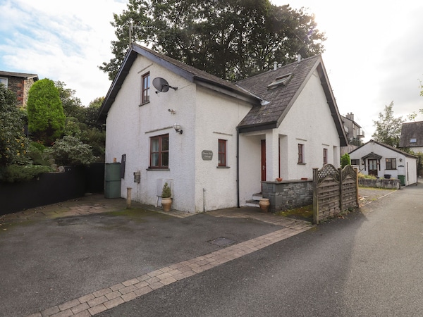 Cherry Tree Cottage, With A Garden In Windermere - Windermere