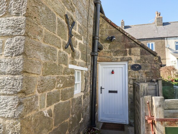 Lythe Cottage, Pet Friendly, Character Holiday Cottage In Lythe - Runswick Bay