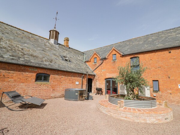 The Cart Arms, Pet Friendly, With Hot Tub In Huntley - Cotswolds