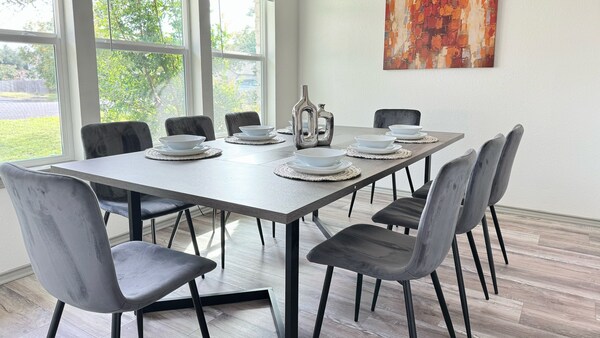 New Relax Modern Luxury 3br2bath Home Sleeps 10, Close To Lake Travis And Domain - Cedar Park, TX