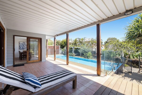 Victorias Poolside Emerald Beach Stay With Shared Pool, Near Beach And Cafes. - Coffs Harbour