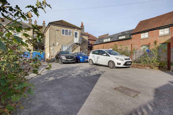 One Bedroom Compact Central Apartment - Corfe Castle