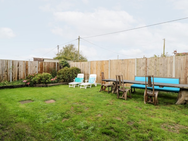 White Rabbit, Cross Lane, Pet Friendly In Eccles-on-sea - Sea Palling