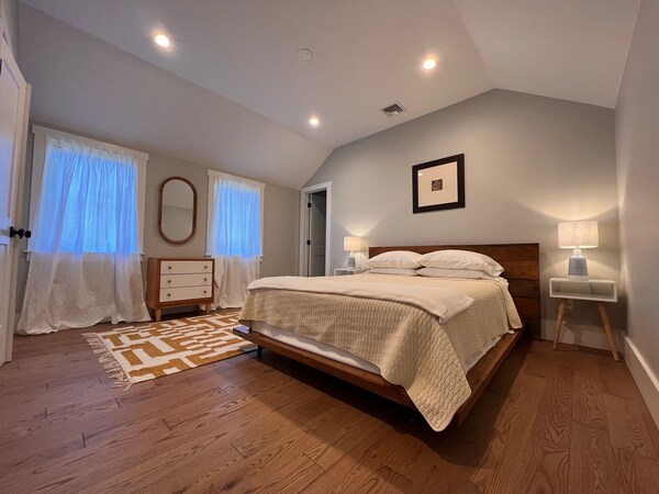 Modern 1870s Farmhouse Getaway - Montclair, NJ