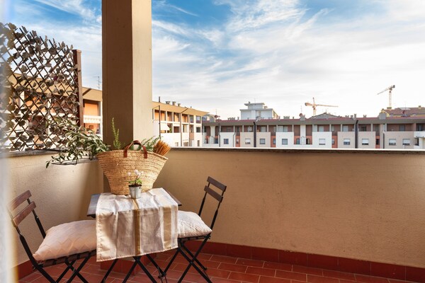 Comfy Apartment With Terrace At 2 Min. Walking From T1 Stop "Dalmatia" - Florence