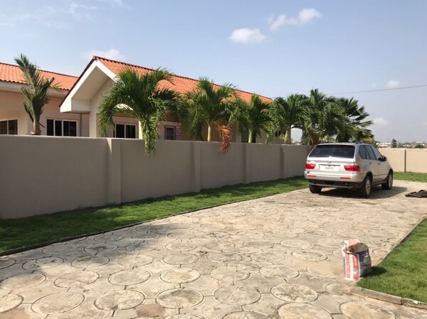 Inviting 3-bed House In Accra - Accra