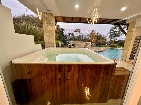 The Onyx 8 Bedroom Mansion Villa, El Poblado 5 Min From Lleras Park. - Medellín