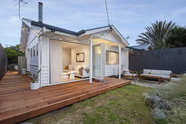 Coastal Cottage | 200m To Beach & Pet Friendly - Melbourne