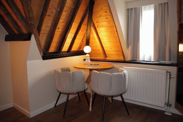 This Hotel Is A 1 Bedroom(s), 1 Bathrooms, Located In Delft, Zuid-holland. - Zoetermeer