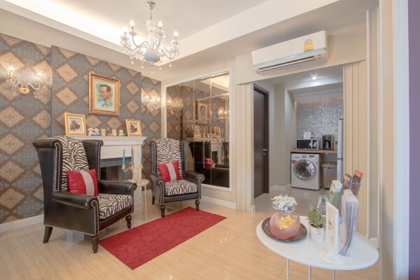 Near Wongwian Yai Bts,suitable For Couples And Families. - Bangkok Yai