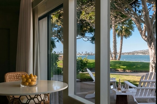 Beachfront Location! Water Activities And Pools Onsite! Pets Are Allowed! - Point Loma - San Diego