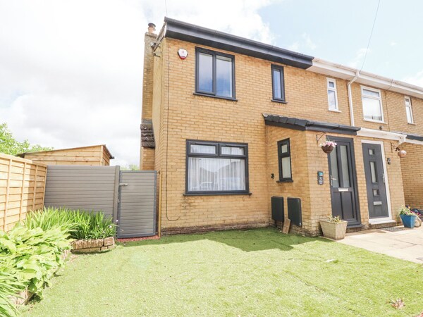 3 Thrimby Court, Pet Friendly, With Open Fire In Morecambe - Morecambe