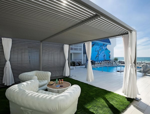 Relaxing Beach Vibe Near Pacific & Mission Beach! Onsite Parking And Pool! - Sunset Cliffs - San Diego