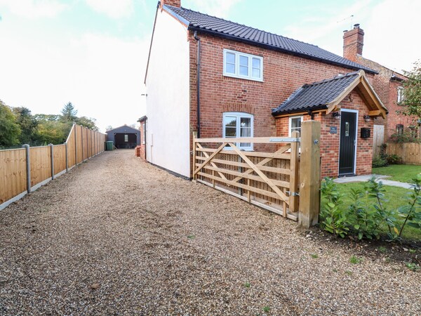Well Cottage, Pet Friendly, With Open Fire In Loddon - Norfolk