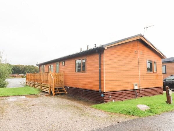 Lakeside 12, Pet Friendly, Character Holiday Cottage In Carnforth - Carnforth