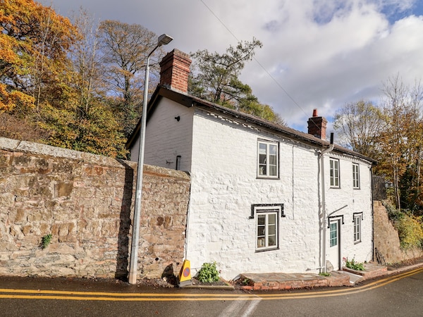 Wharf Cottage, Family Friendly, With A Garden In Llangollen - Llangollen