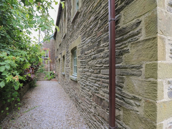 Lower Vestry, Pet Friendly, Country Holiday Cottage In Llangrannog - Llangrannog