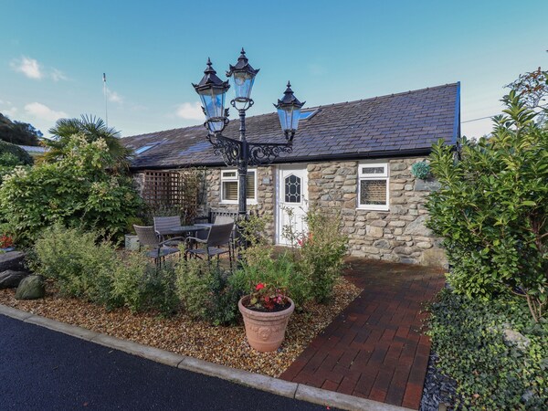Tan Isa, Pet Friendly, Character Holiday Cottage In Harlech - Harlech