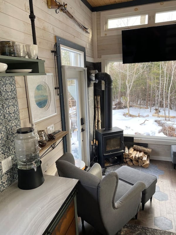 Tiny Home Nestled In Rustic Forest. - 新斯科舍