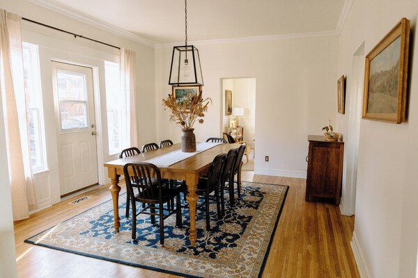 Downtown Historic Home.  One Block To Downtown, Cozy Gathering Place! - Pullman, WA