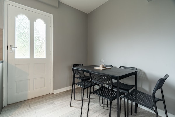 Snug Modern Home In Grangemouth - Linlithgow