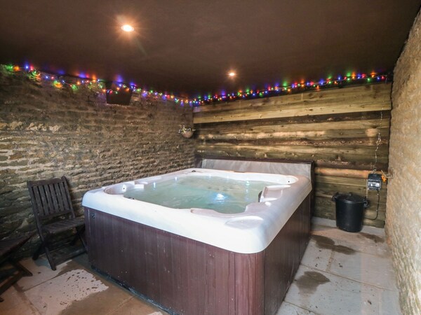 Hawthorn Cottage, Pet Friendly, Character Holiday Cottage In Scalby - North Yorkshire