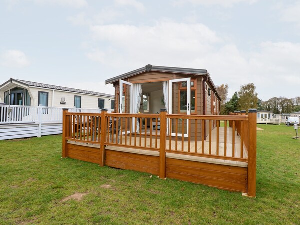 25 Foxburrow Hang, Pet Friendly, With Pool In Belton, Norfolk - Great Yarmouth