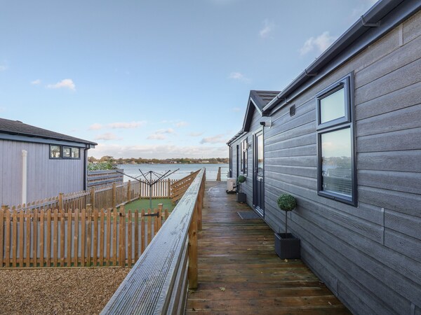 Lake View Lodge, Pet Friendly, Luxury Holiday Cottage In Tallington - Cambridgeshire