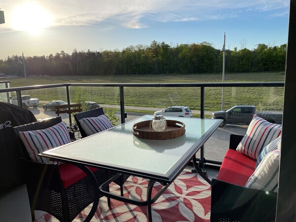 Elegant 2brdm/2bath Condo At Friday Harbour W/balcony! - Barrie